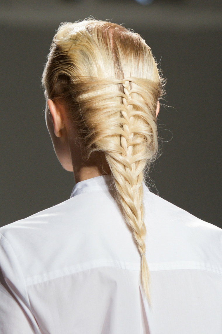 Treccia a spina di pesce: immagini e tutorial per realizzarla in tutti ...