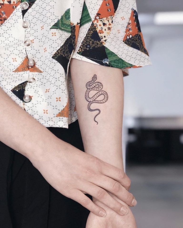 Tatuaggi serpenti braccio tra immagini di cui scegliere - Archzine.it
