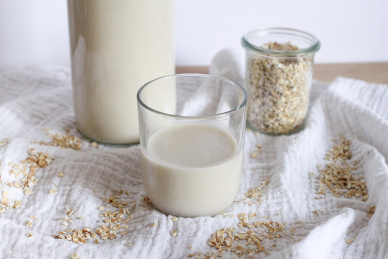 Latte di avena fatto in casa super facile - Archzine.it