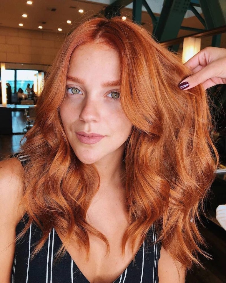 Capelli rosso rame dorato che sarà di moda nel 2022 - Archzine.it