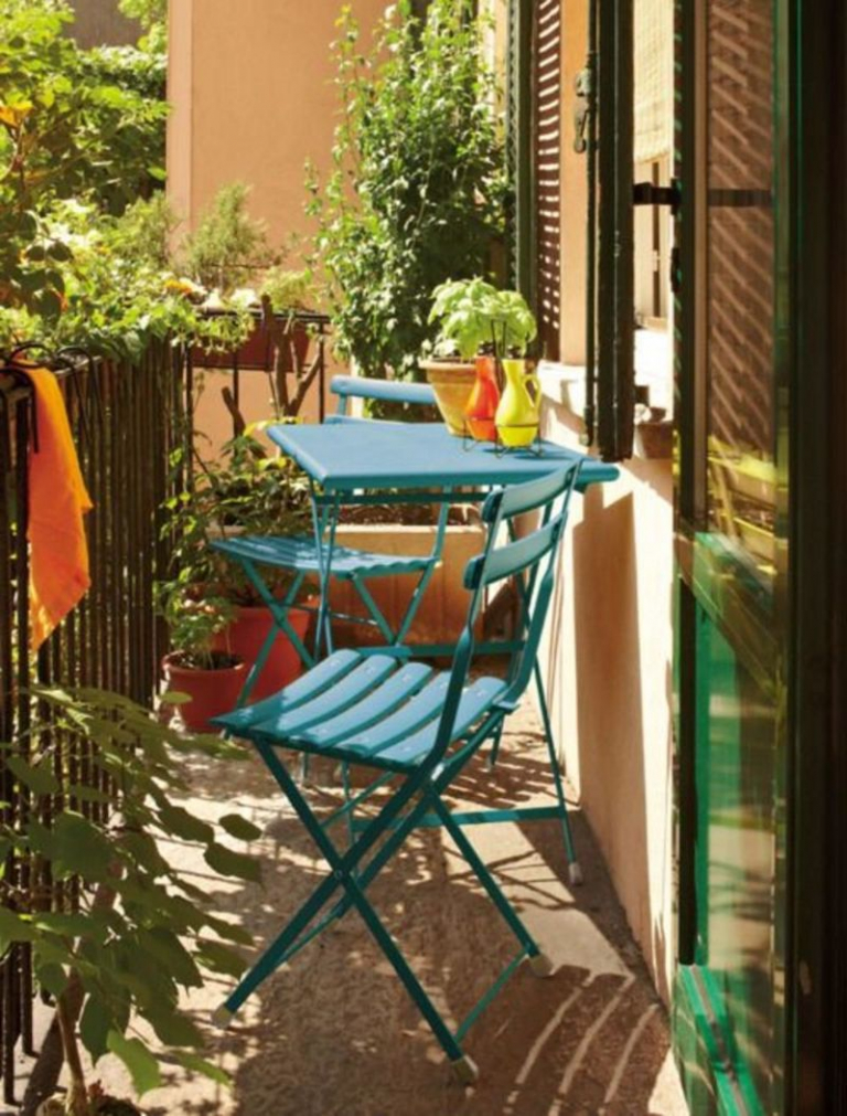 Arredare balcone piccolo e stretto confortevole - Archzine.it