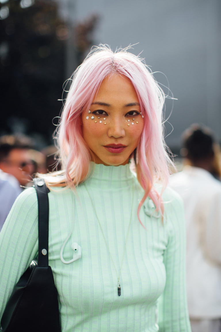 Capelli rosa pastello per un look giovanile - Archzine.it