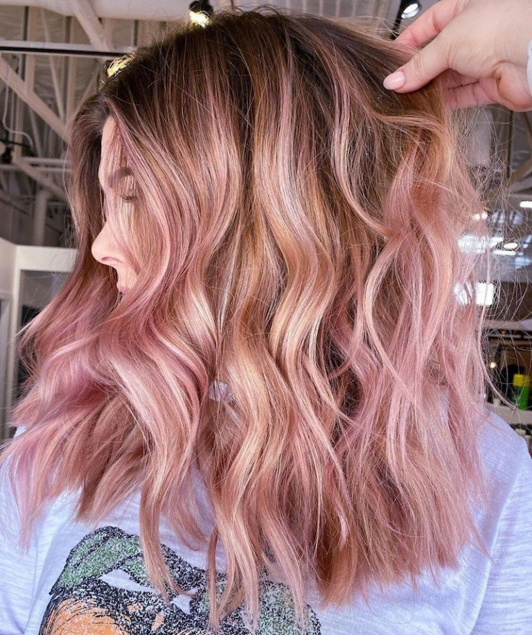 Capelli rosa pastello per un look giovanile - Archzine.it