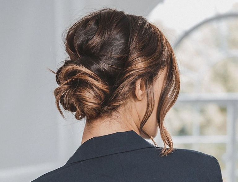 Capelli raccolti a chignon: l'acconciatura senza tempo casual ed elegante!