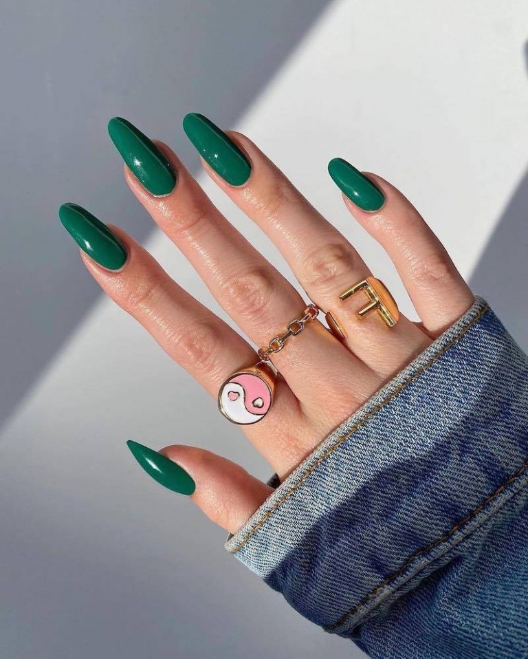 Unghie autunno 2022: forma e colore a cui affidarsi per essere all moda!