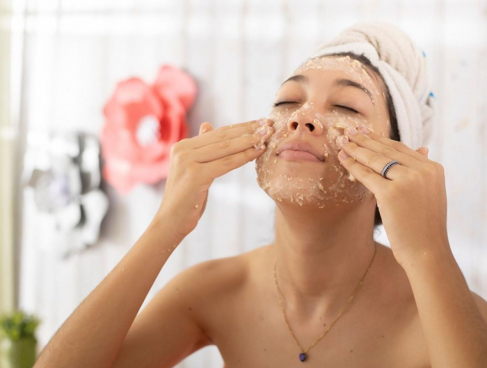 Come eliminare la forfora affidandosi a metodi sicuri e trucchetti ...